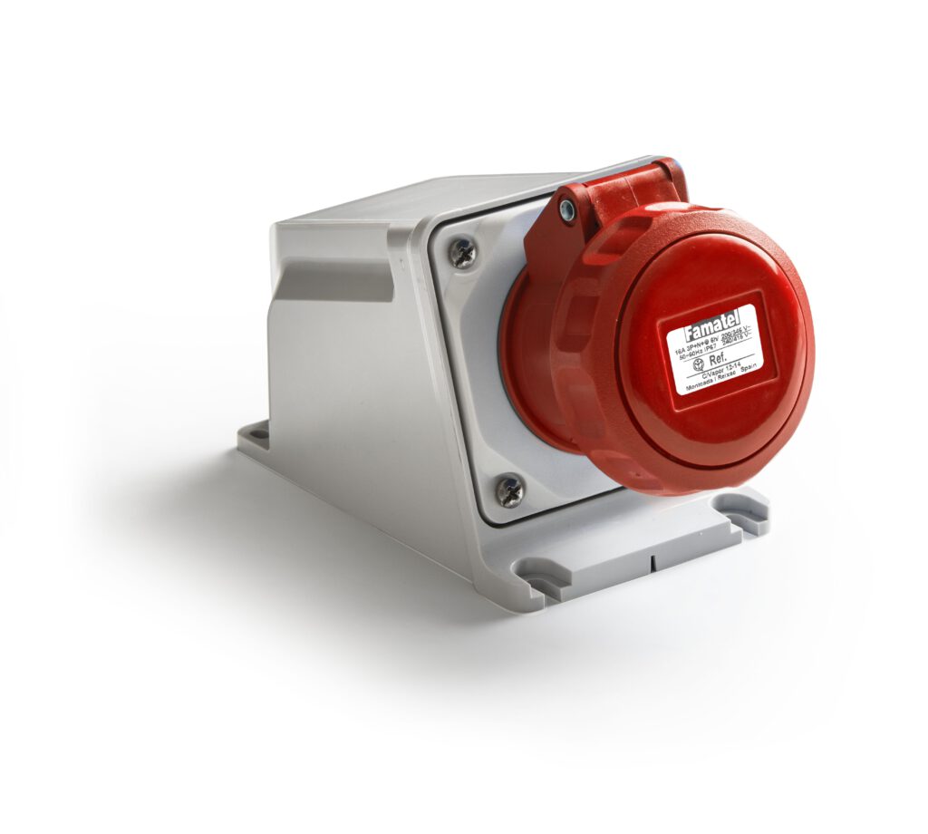 TOMACORRIENTE INDUSTRIAL SOBREPUESTO 3P+T 32A 440V 6H IP67 | Ingelcom